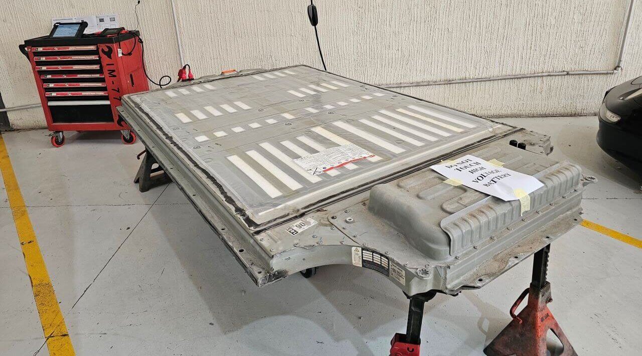 Tesla Model S - Battery Check - Max Garage